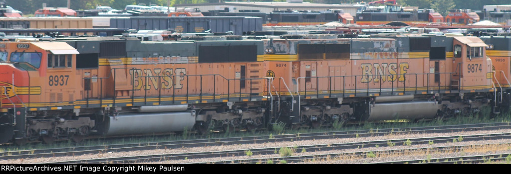 BNSF 8937 and BNSF 9874